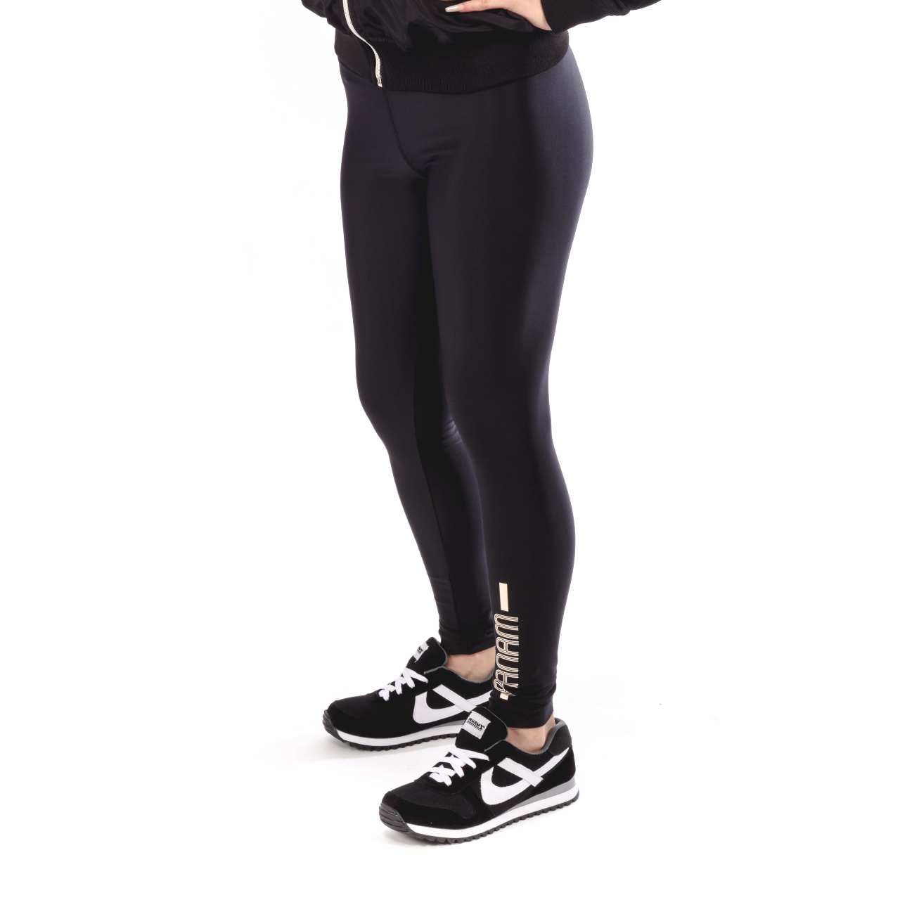 Panam presentó una nueva línea de ropa y accesorios.