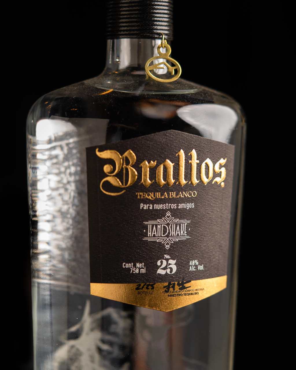 Handshake presenta una línea de tequila y cerveza