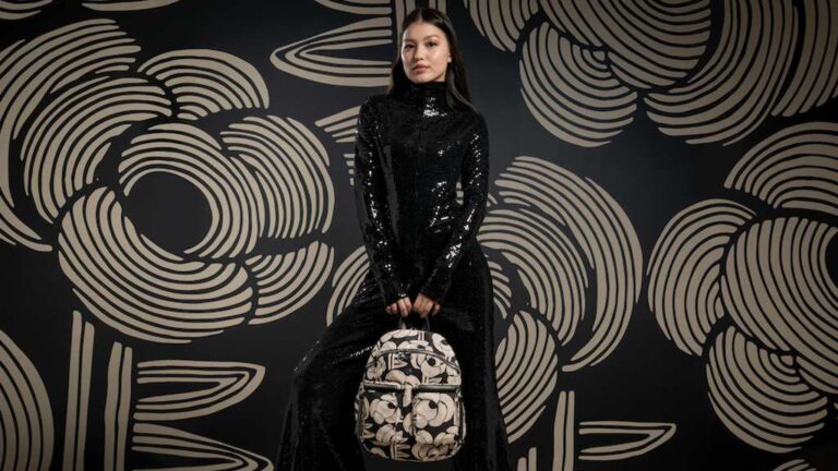 Hay una extraordinaria colaboración entre Kipling y Anna Sui